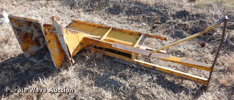 Gomaco slip paver curb form in Pierre, SD | Item DL5817 sold | Purple Wave