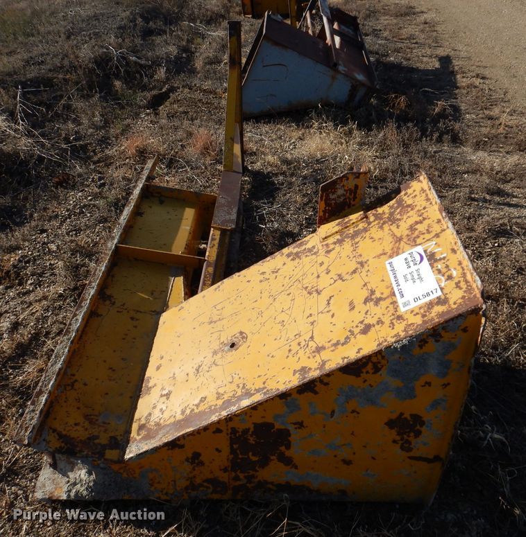 Gomaco slip paver curb form in Pierre, SD | Item DL5817 sold | Purple Wave