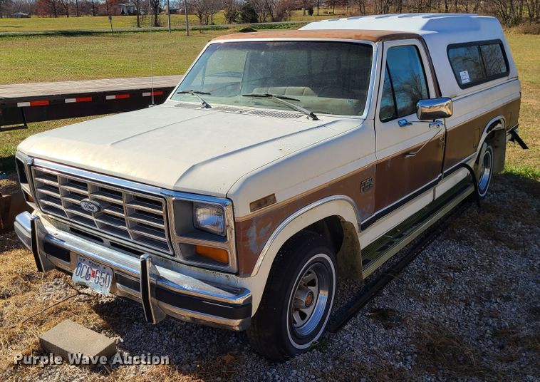1986 Ford F150 pickup truck in Adrian, MO | Item DJ1642 sold | Purple Wave