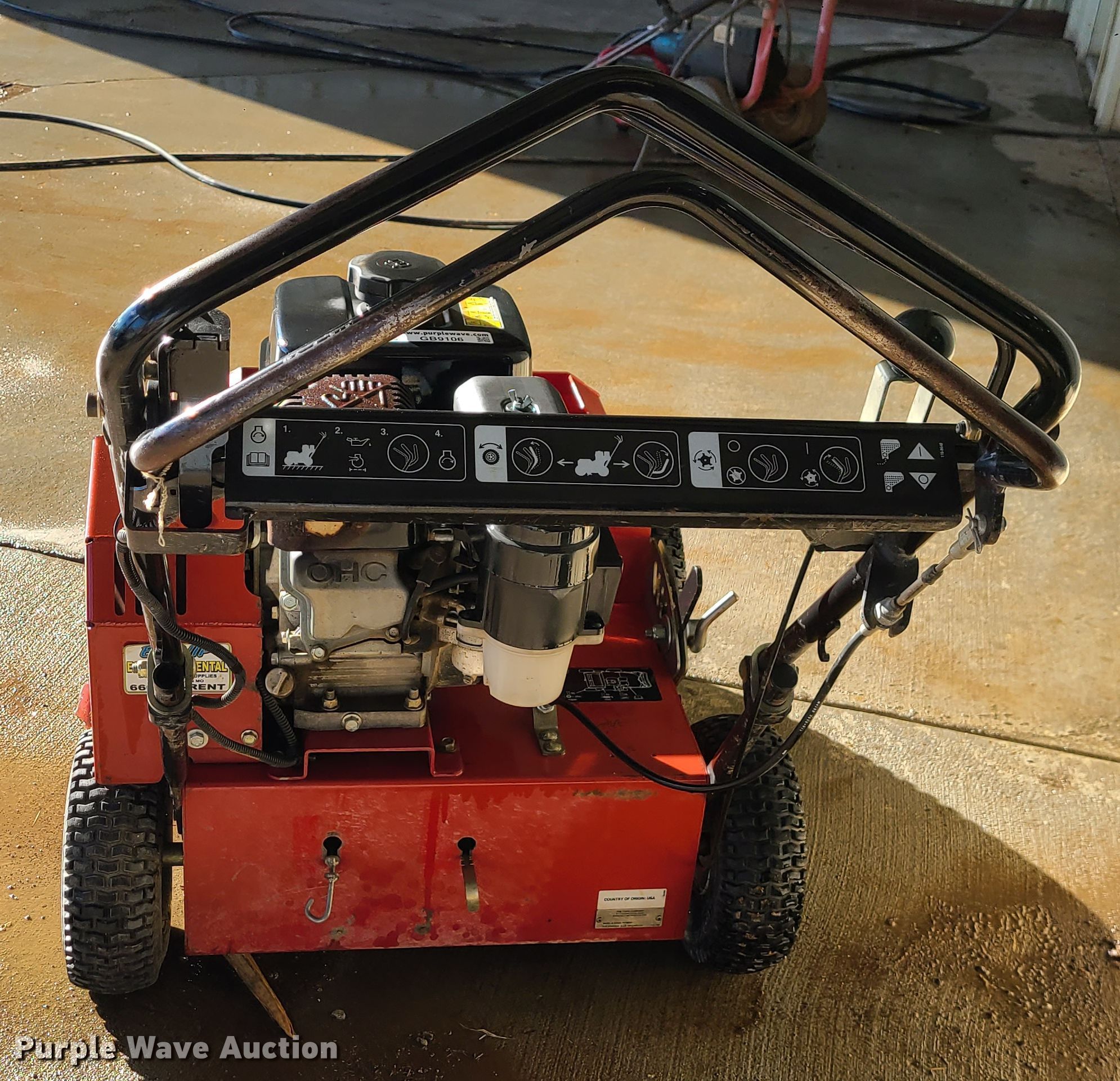 Toro hydraulic seeder in Centerview, MO | Item GB9106 sold | Purple Wave