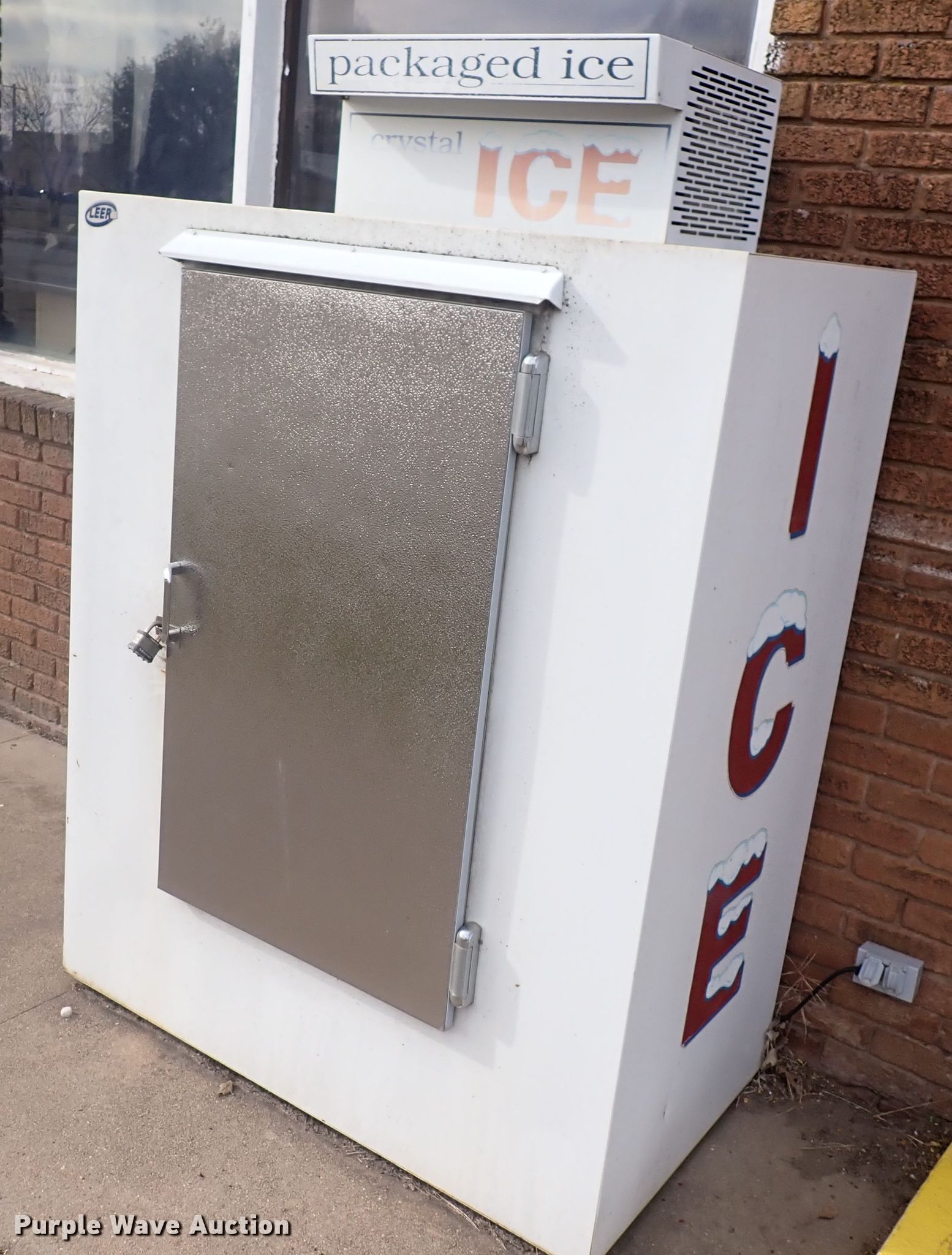Leer freezer in Norwich, KS | Item IK9229 sold | Purple Wave