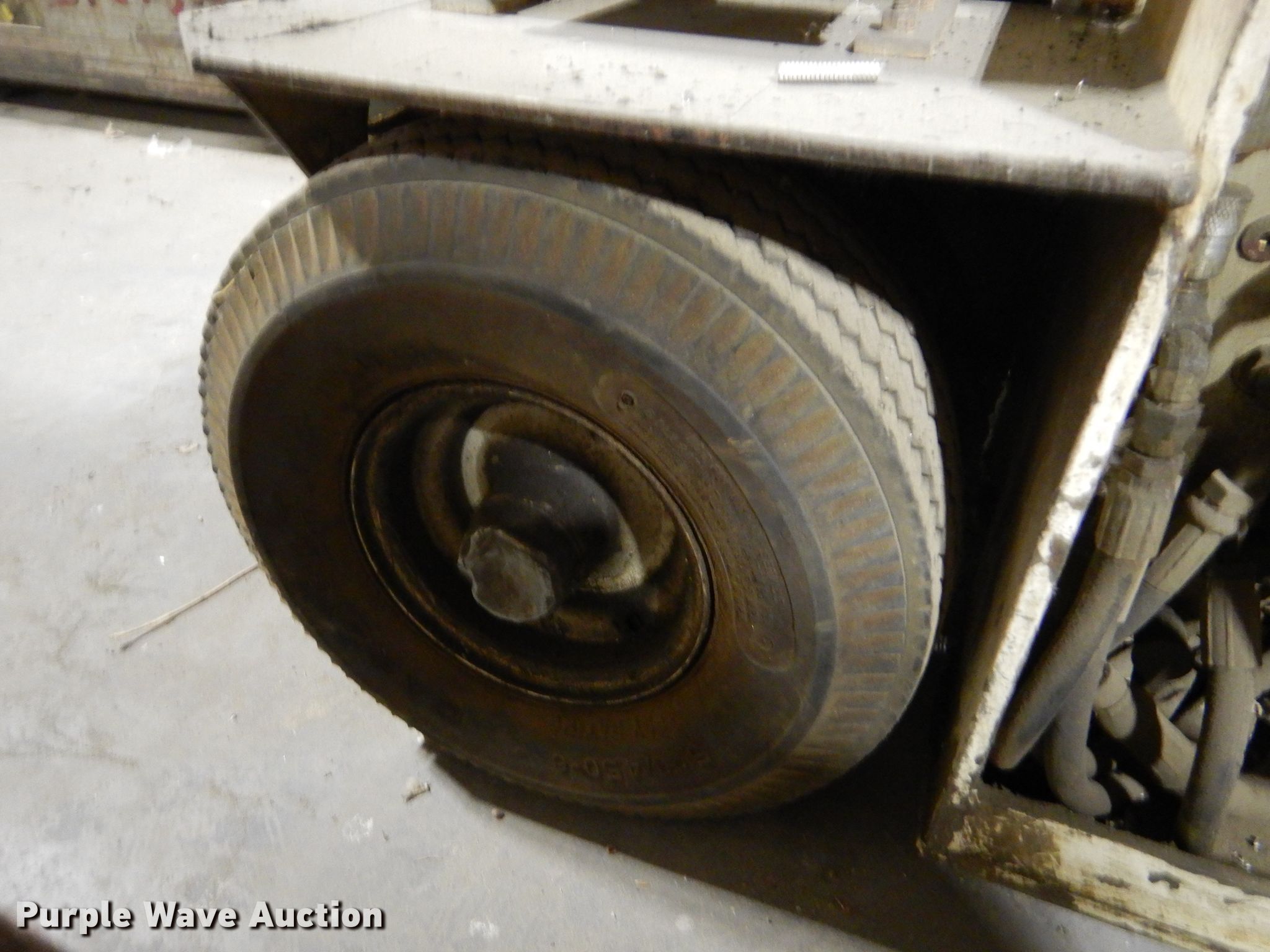 (3) scissor lifts in Stockton, KS | Item IV9833 sold | Purple Wave