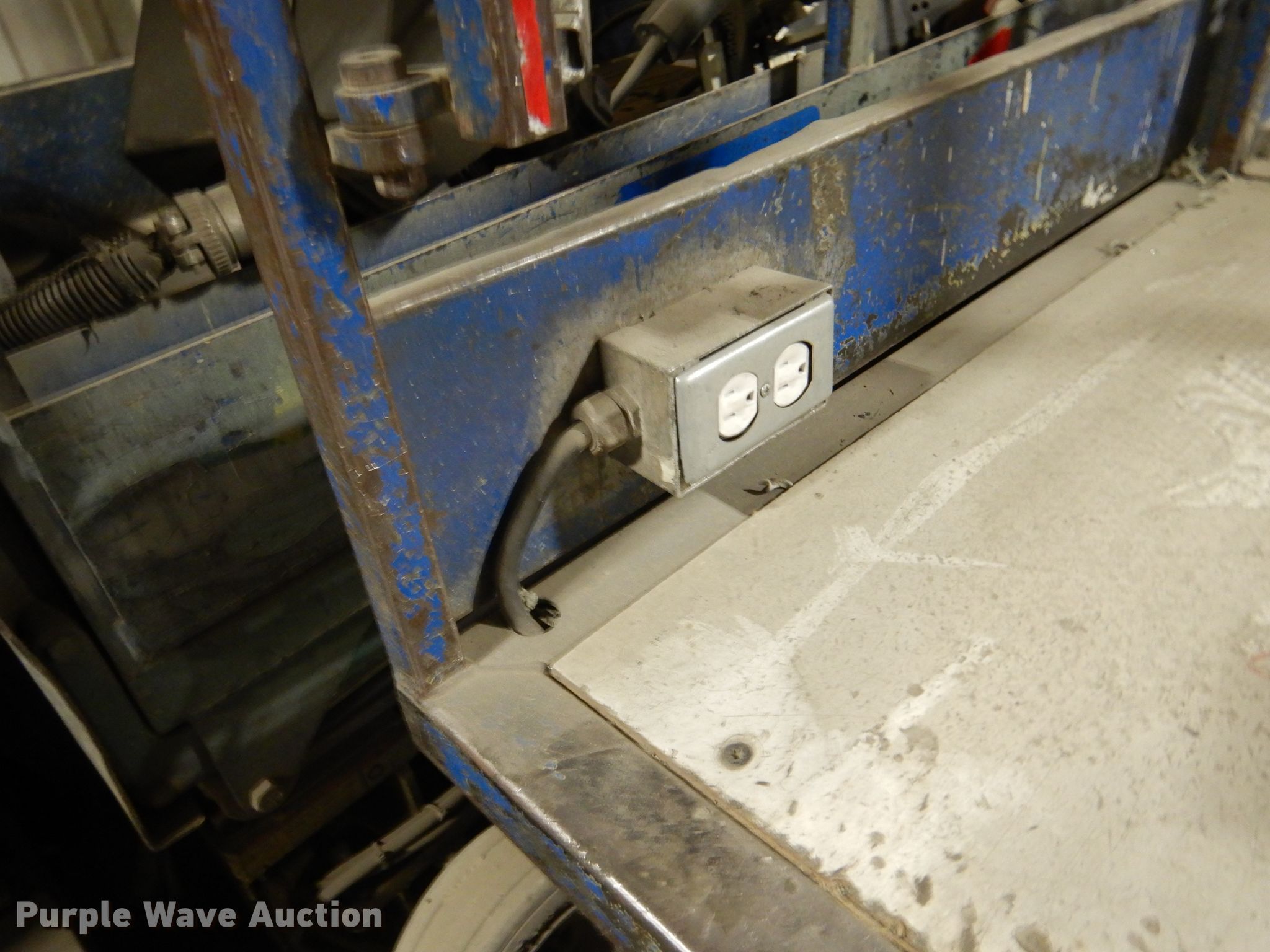 (3) scissor lifts in Stockton, KS | Item IV9833 sold | Purple Wave