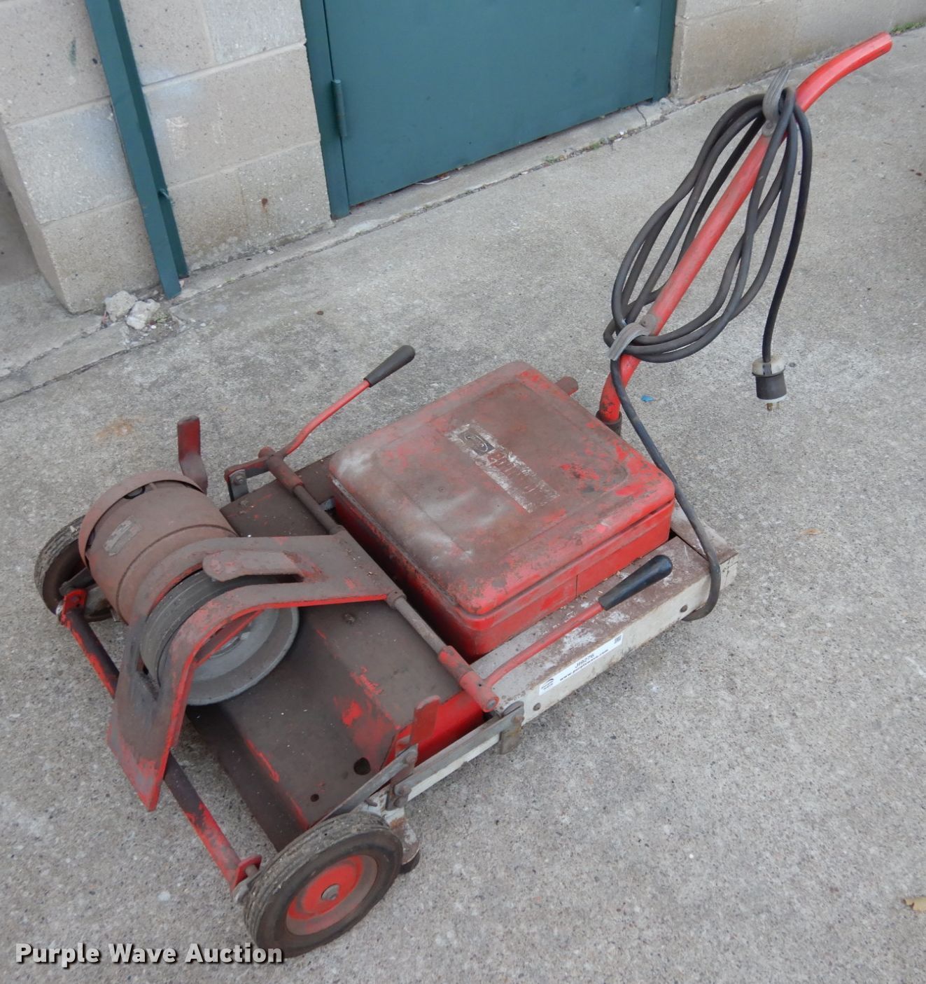 Wheel spinner in Burlington, IA | Item JI9276 sold | Purple Wave