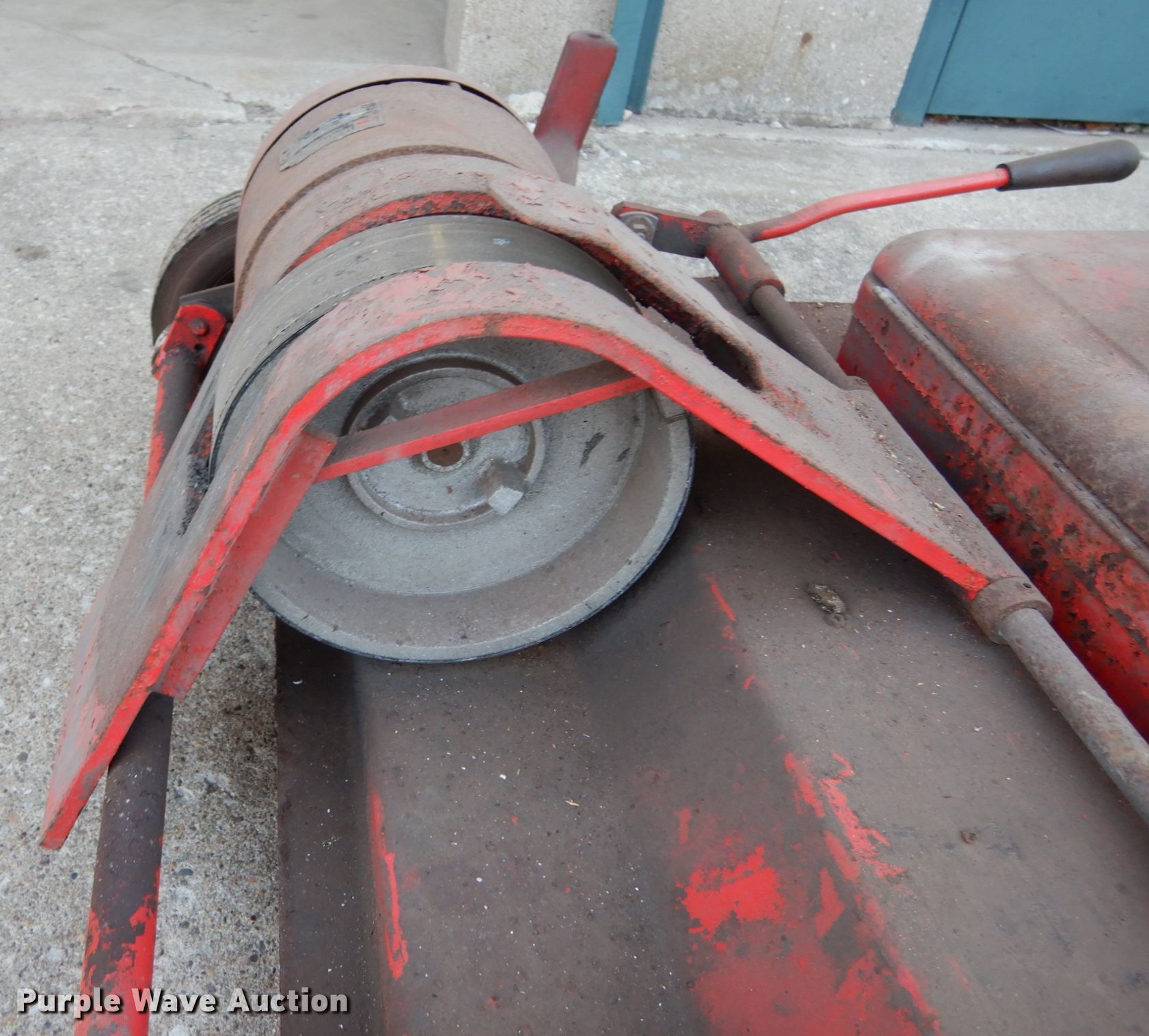 Wheel spinner in Burlington, IA | Item JI9276 sold | Purple Wave