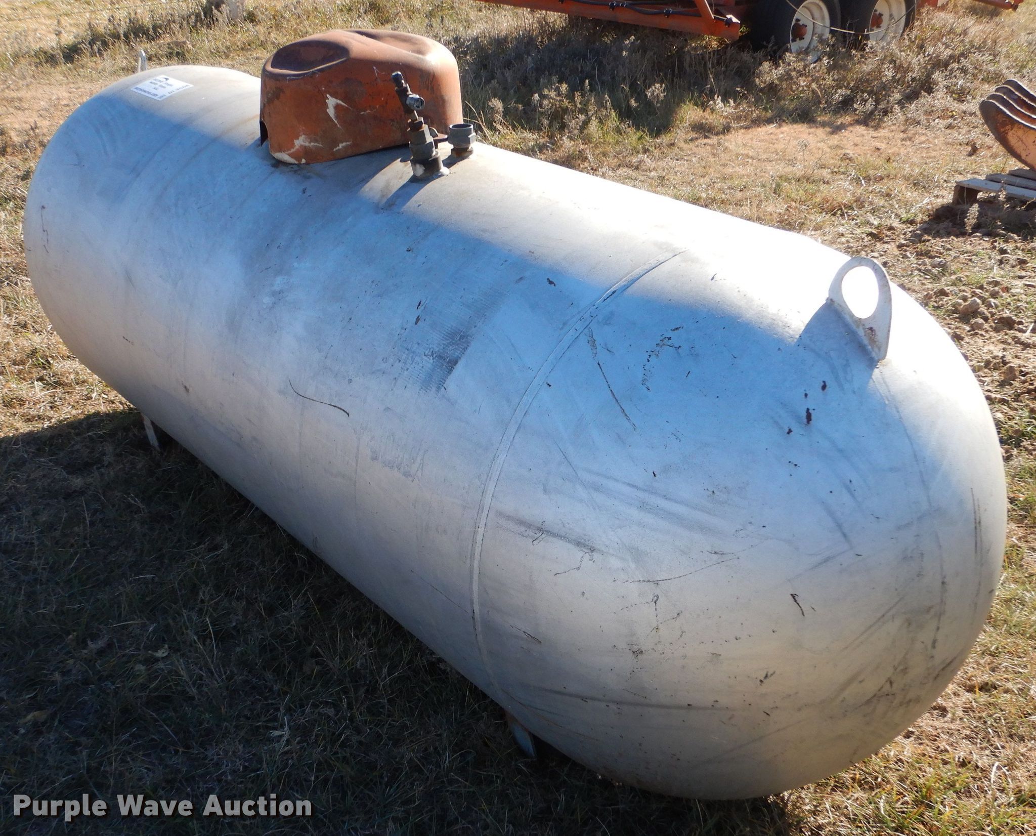 1965 propane tank in Bunker Hill, KS | Item DL3506 sold | Purple Wave