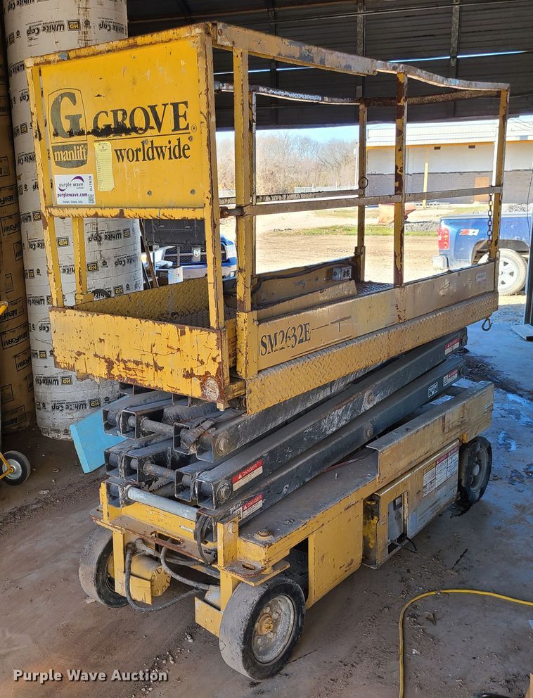 1994 Grove SM2632E scissor lift in Harrisonville, MO | Item DJ1636 sold ...