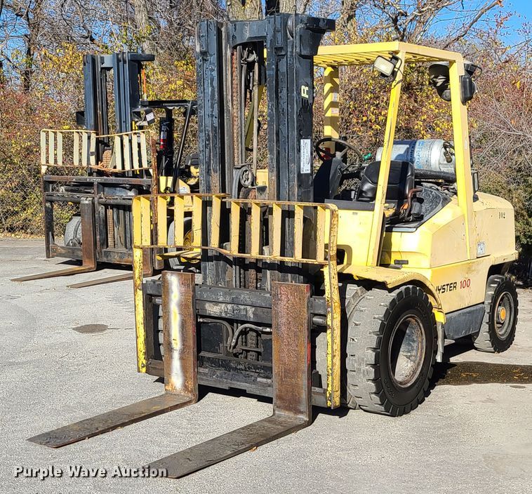 Hyster 100 forklift in Grandview, MO | Item DJ1647 sold | Purple Wave