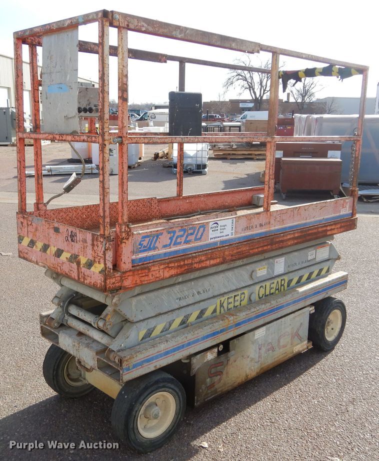 Skyjack SJ-3220 scissor lift in Sioux Falls, SD | Item DK3369 sold ...