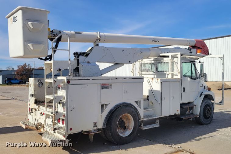 2000 Freightliner FL70 bucket truck in O Fallon, MO | Item IV9624 sold ...
