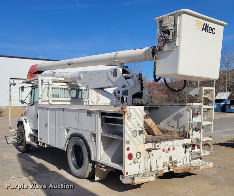 2000 Freightliner FL70 bucket truck in O Fallon, MO | Item IV9624 sold ...