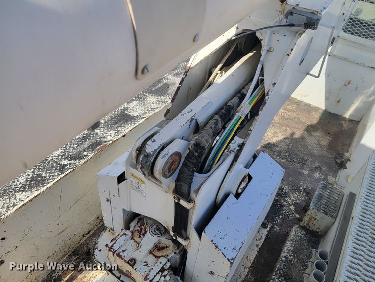 2000 Freightliner FL70 bucket truck in O Fallon, MO | Item IV9624 sold ...