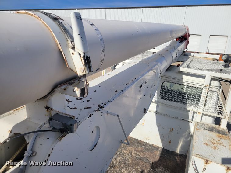 2000 Freightliner FL70 bucket truck in O Fallon, MO | Item IV9624 sold ...