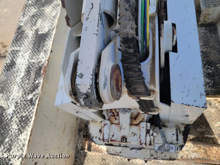 2000 Freightliner FL70 bucket truck in O Fallon, MO | Item IV9624 sold ...