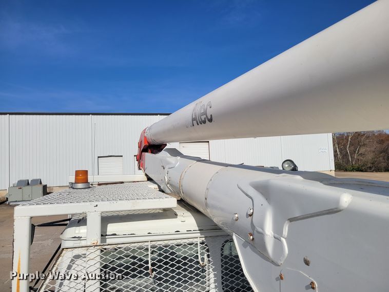 2000 Freightliner FL70 bucket truck in O Fallon, MO | Item IV9624 sold ...