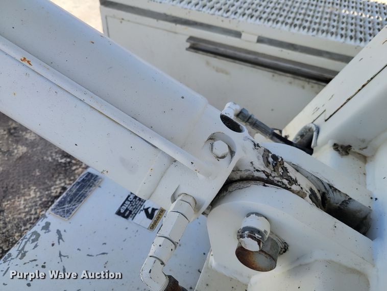 2000 Freightliner FL70 bucket truck in O Fallon, MO | Item IV9624 sold ...