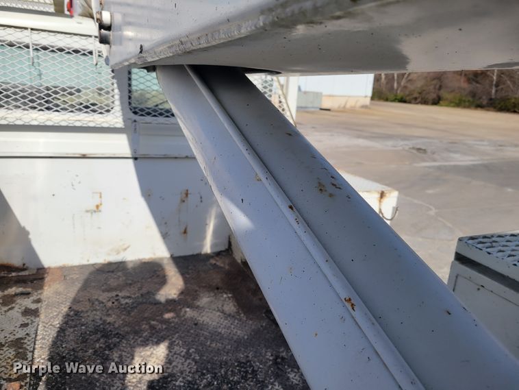 2000 Freightliner FL70 bucket truck in O Fallon, MO | Item IV9624 sold ...