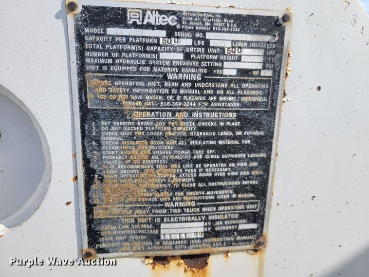 2000 Freightliner FL70 bucket truck in O Fallon, MO | Item IV9624 sold ...