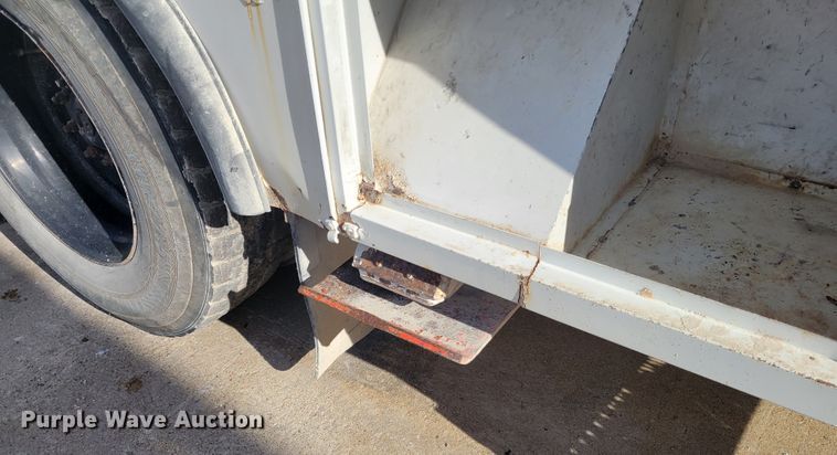 2000 Freightliner FL70 bucket truck in O Fallon, MO | Item IV9624 sold ...