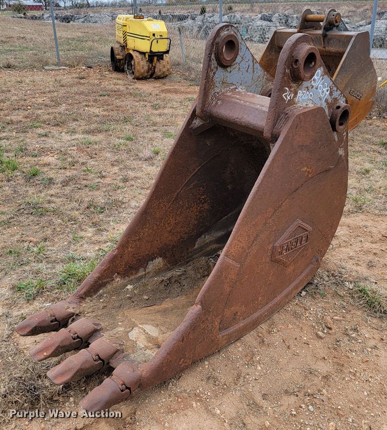 Hensley 24" W excavator bucket in Springfield, MO | Item JE9300 sold ...