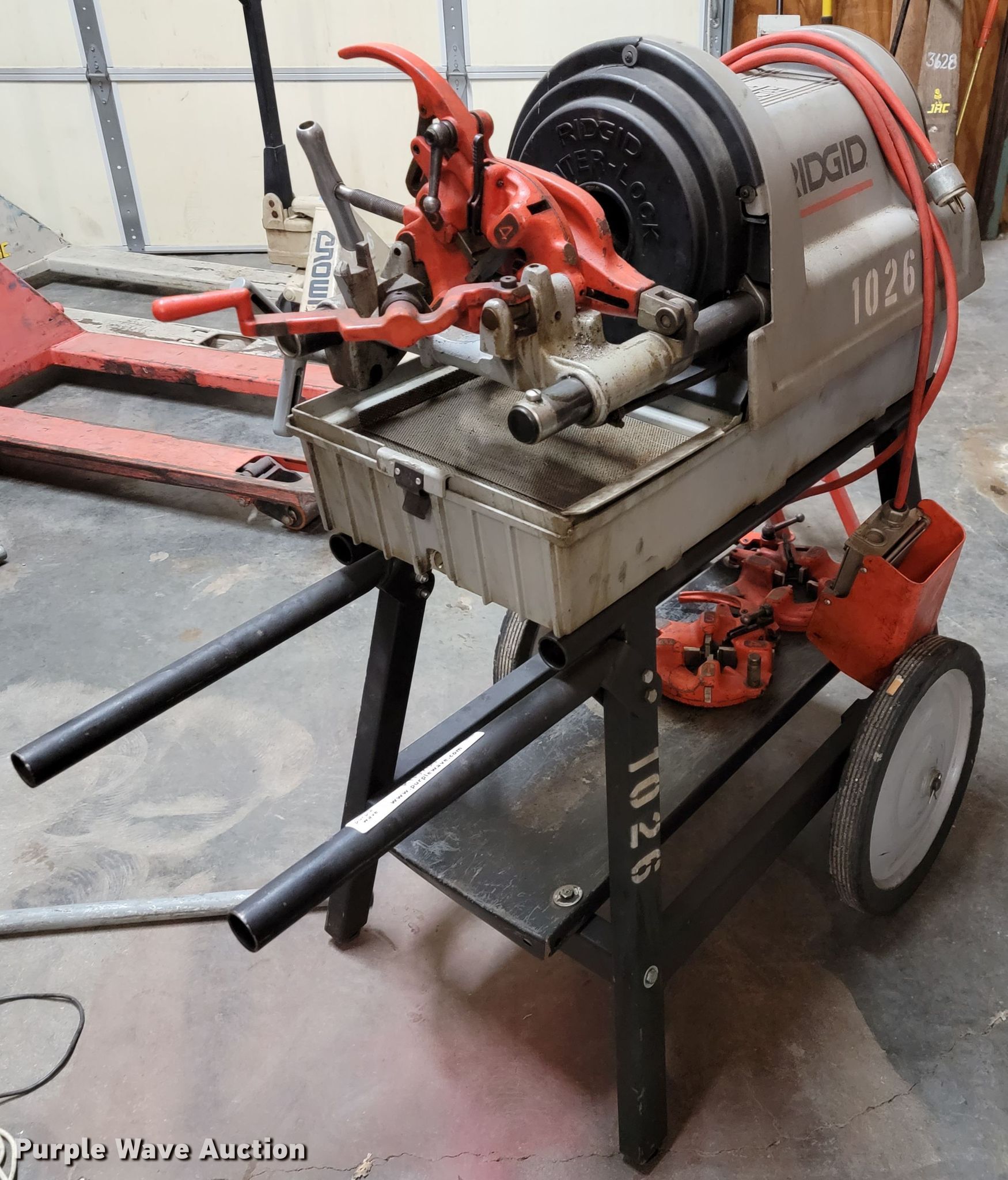 Ridgid 1822-I pipe threader in Joplin, MO | Item KN9700 sold | Purple Wave