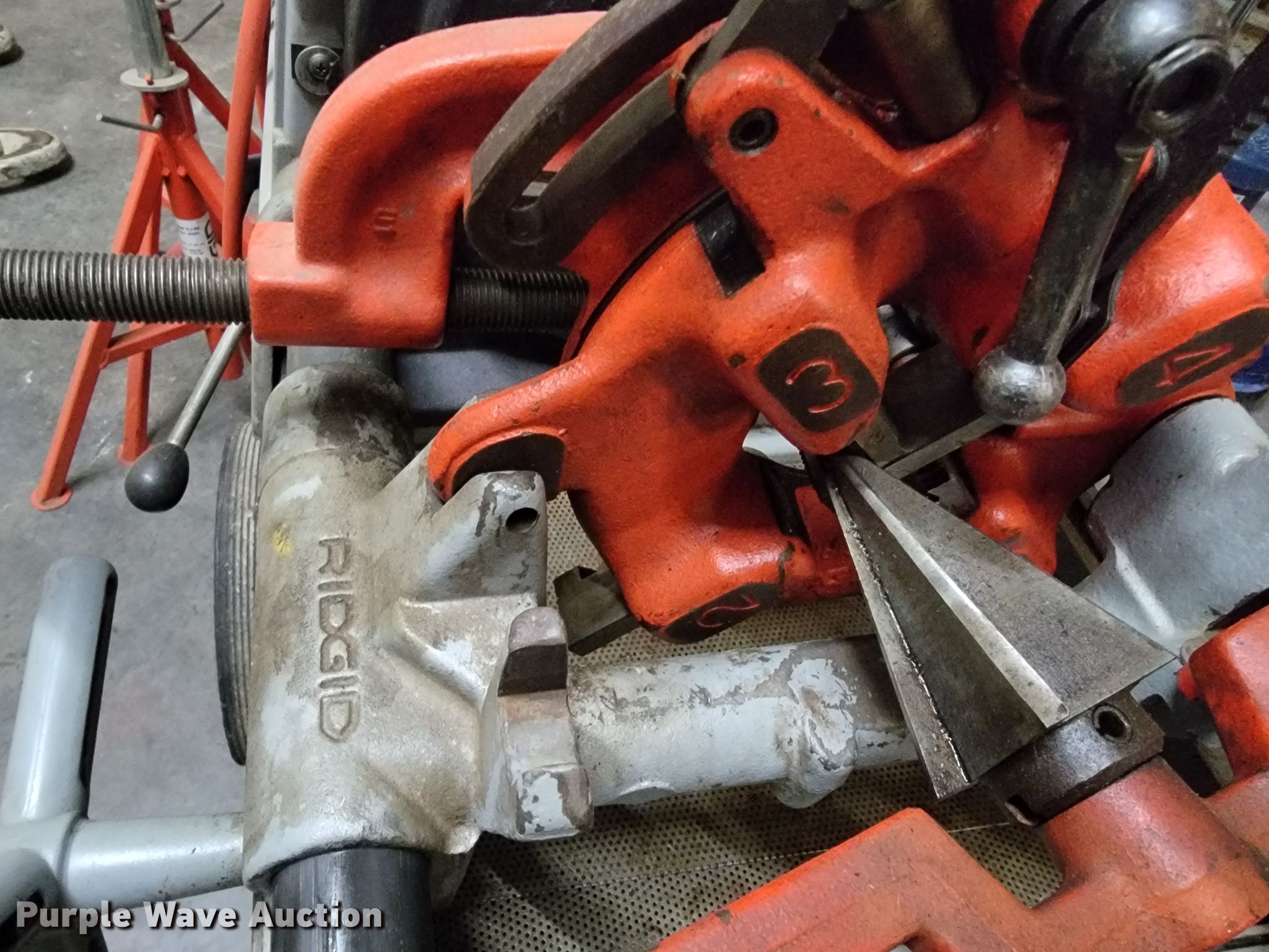 Ridgid 1822-I pipe threader in Joplin, MO | Item KN9700 sold | Purple Wave