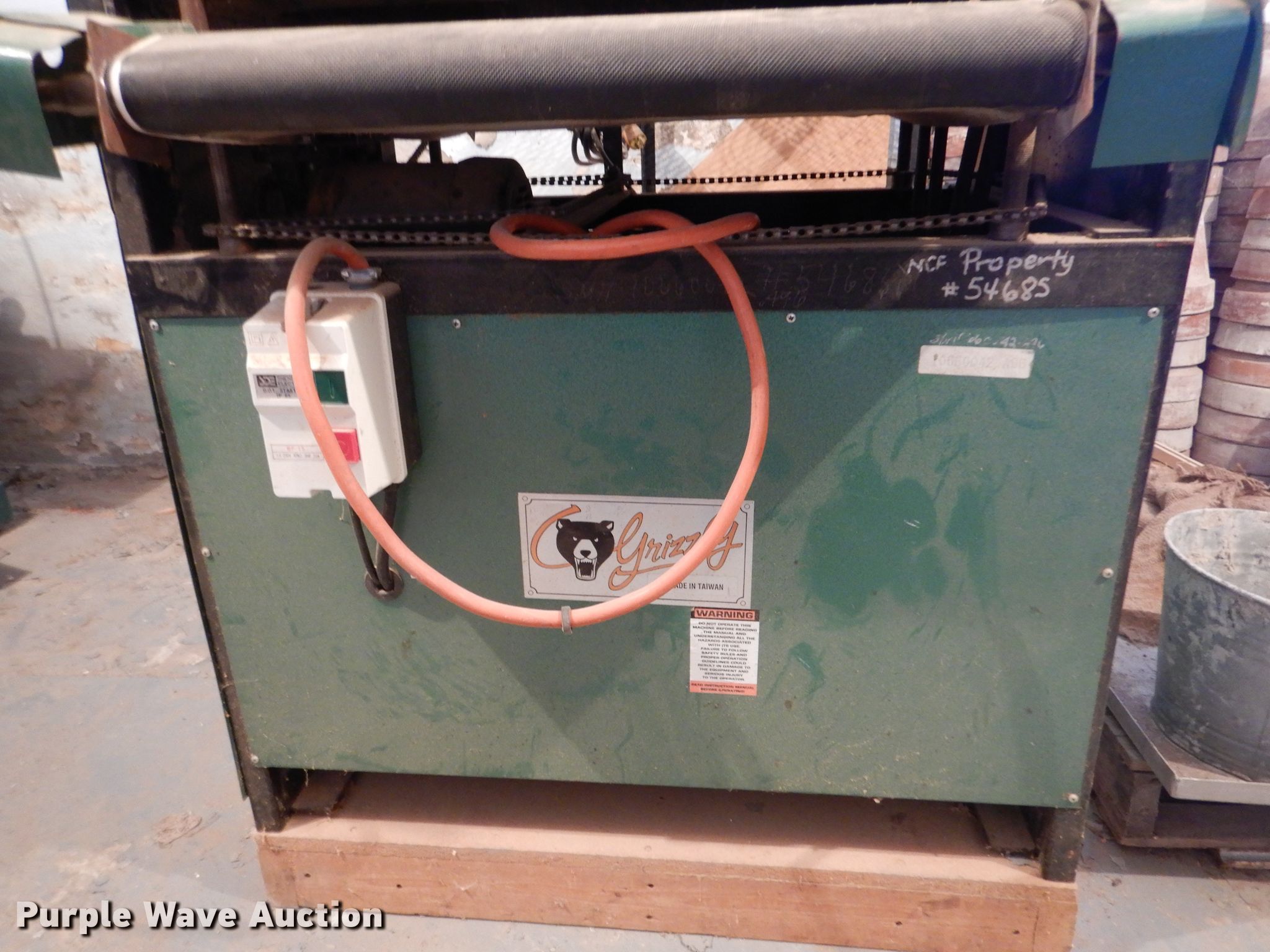 Grizzly drum sander in Norton, KS | Item IV9952 sold | Purple Wave