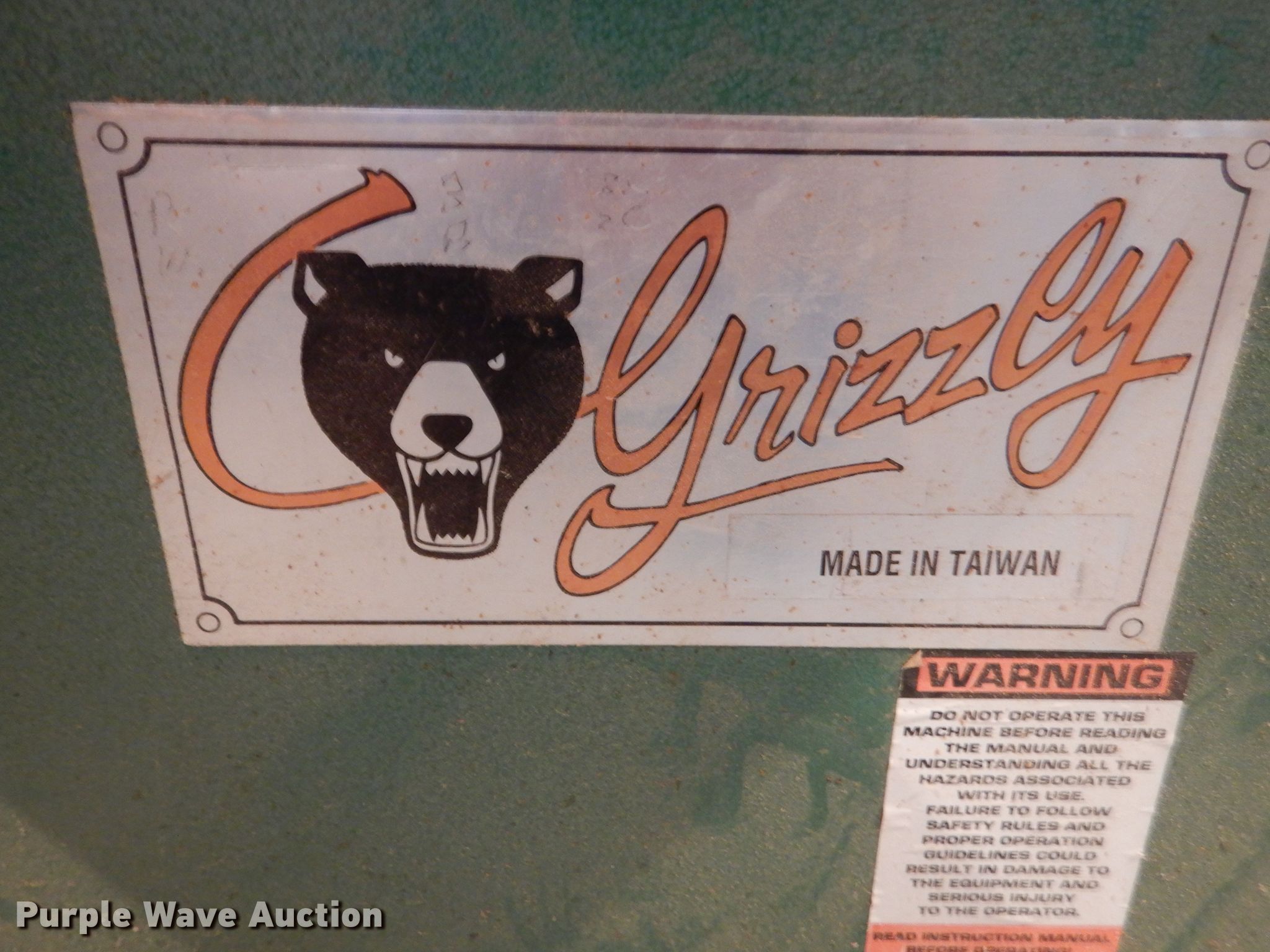 Grizzly drum sander in Norton, KS | Item IV9952 sold | Purple Wave