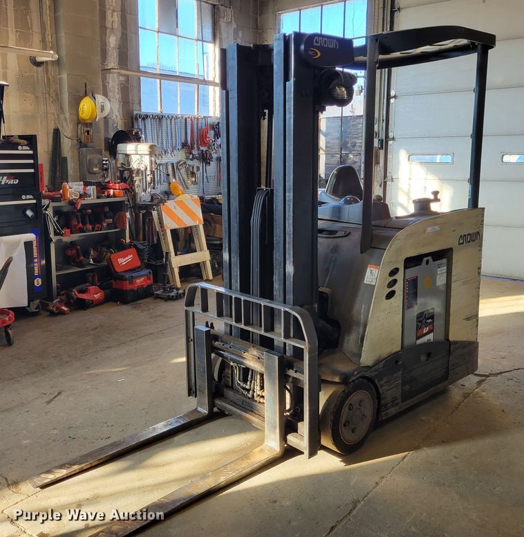 2009 Crown RC5545-40 forklift in Danville, IL | Item KH9932 sold ...