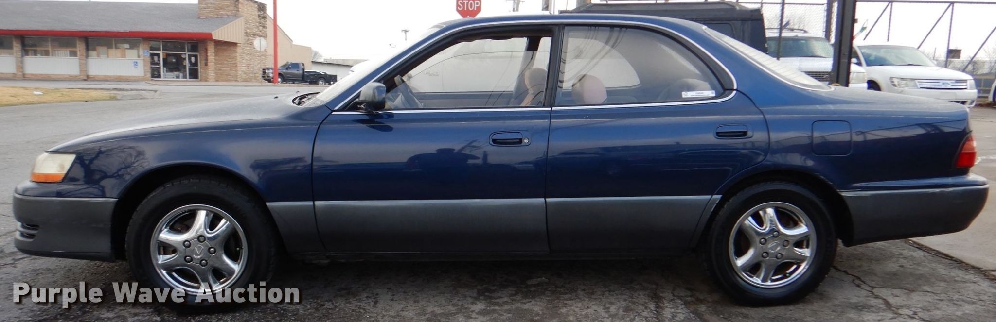 1996 Lexus ES 300 in Tulsa, OK | Item IG9540 sold | Purple Wave