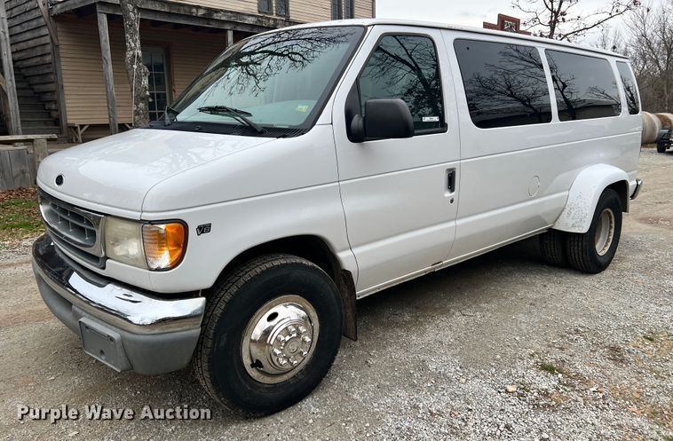 2001 Ford Econoline van in Jay, OK | Item ID9646 sold | Purple Wave