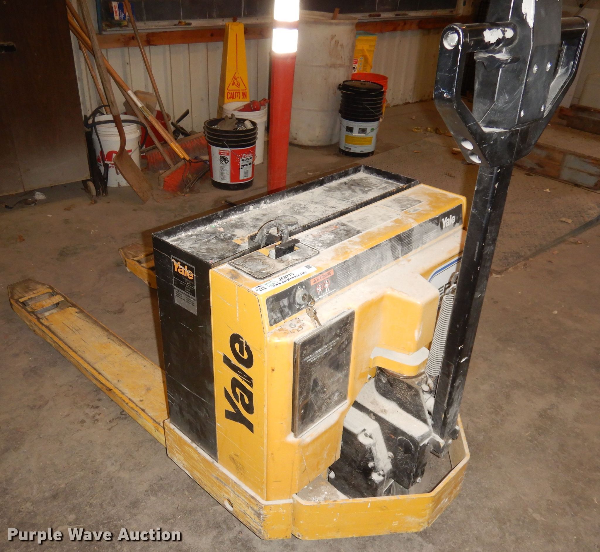 Yale MPB040ACN24C2748 pallet jack in Manhattan, KS | Item JE9775 sold ...