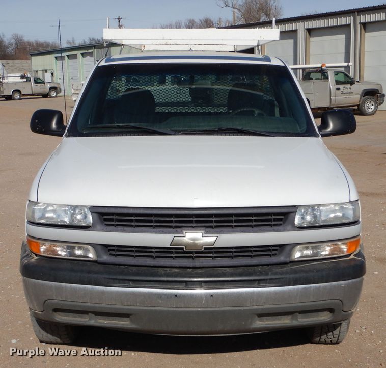 2000 Chevrolet Silverado 2500 pickup truck in Hoisington, KS | Item ...