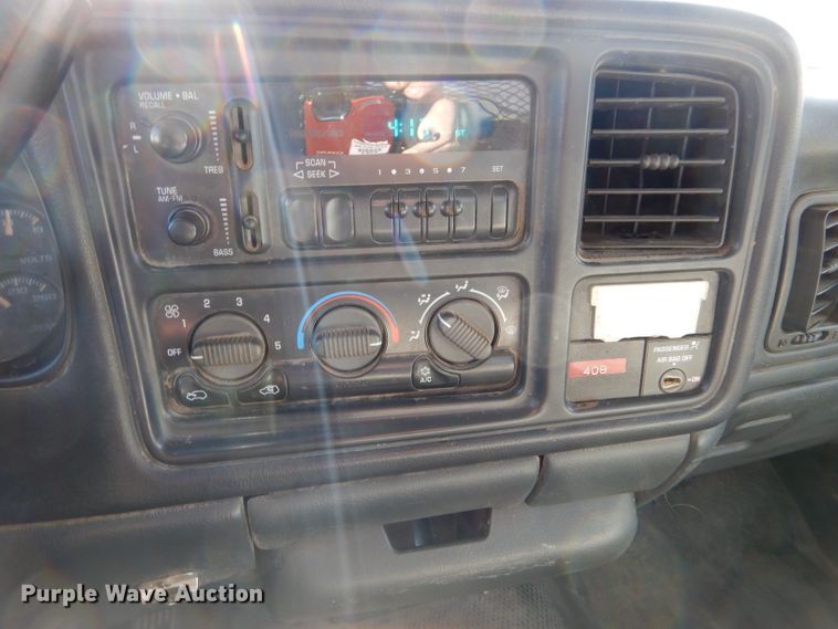 2000 Chevrolet Silverado 2500 pickup truck in Hoisington, KS | Item ...