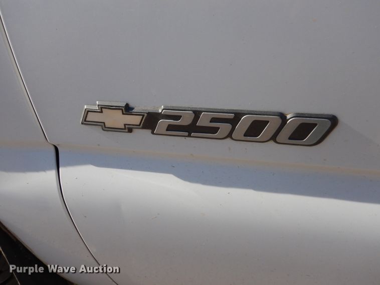 2000 Chevrolet Silverado 2500 pickup truck in Hoisington, KS | Item ...