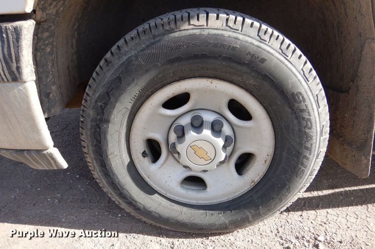 2000 Chevrolet Silverado 2500 pickup truck in Hoisington, KS | Item ...