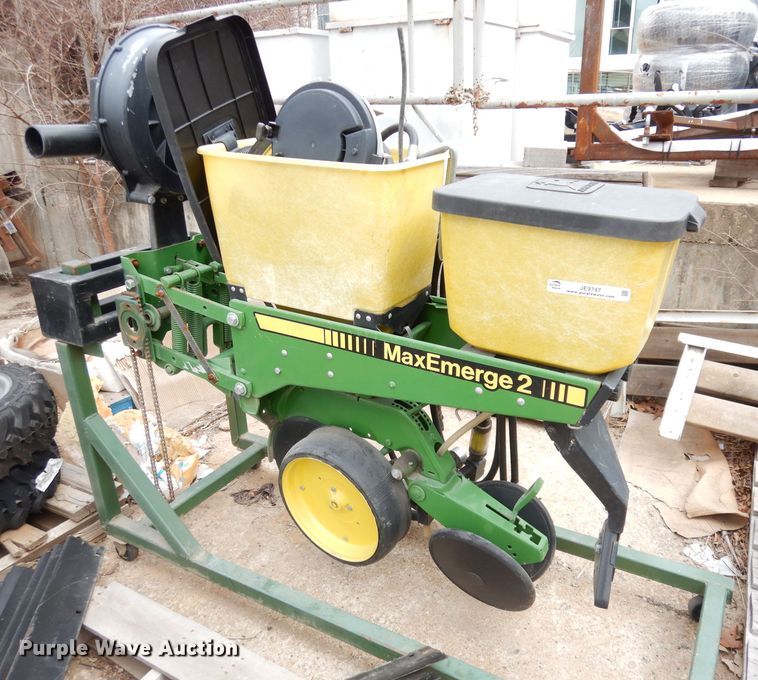 John Deere MaxEmerge 2 row unit in Manhattan, KS | Item JE9747 sold ...