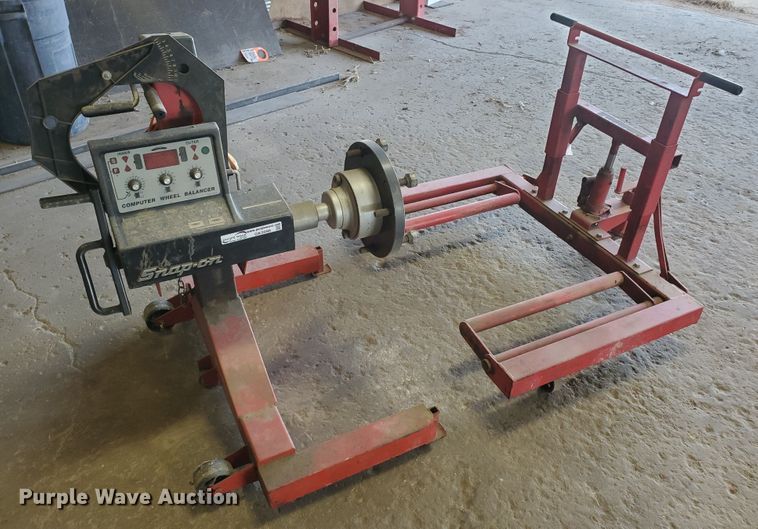 Snap On WB400 wheel balancer in Hays, KS | Item GK9998 sold | Purple Wave