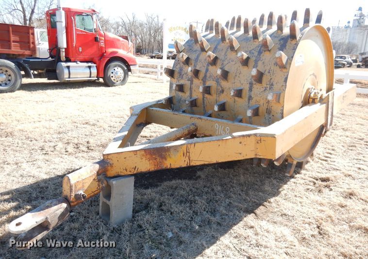 Wedge foot roller in Cawker City, KS | Item DH8859 sold | Purple Wave