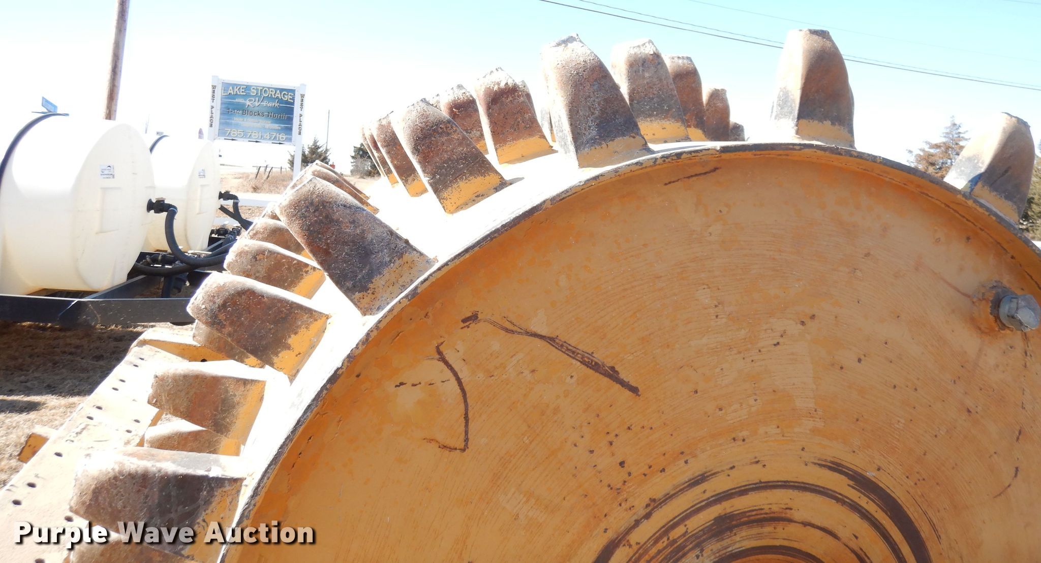 Wedge foot roller in Cawker City, KS | Item DH8859 sold | Purple Wave