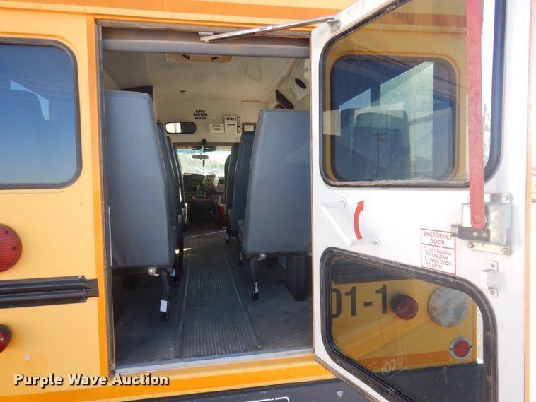2001 Chevrolet Express 3500 school bus in Deerfield, KS | Item DM5291 ...