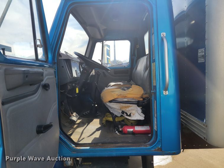 1997 International 4700 box truck in Edwardsville, IL | Item HK9299 for ...