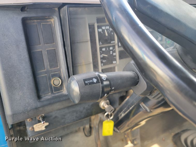 1997 International 4700 box truck in Edwardsville, IL | Item HK9299 for ...