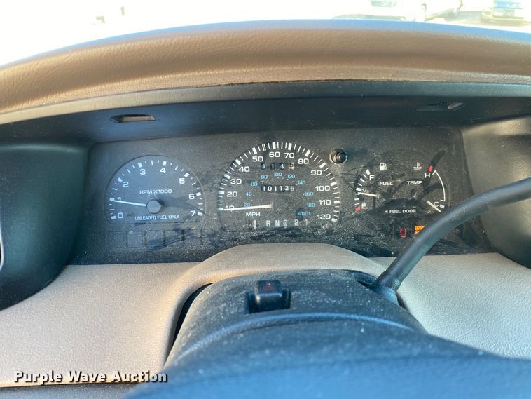 1998 Ford Windstar GL van in Tulsa, OK | Item KE9435 sold | Purple Wave