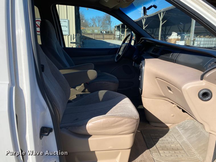 1998 Ford Windstar GL van in Tulsa, OK | Item KE9435 sold | Purple Wave