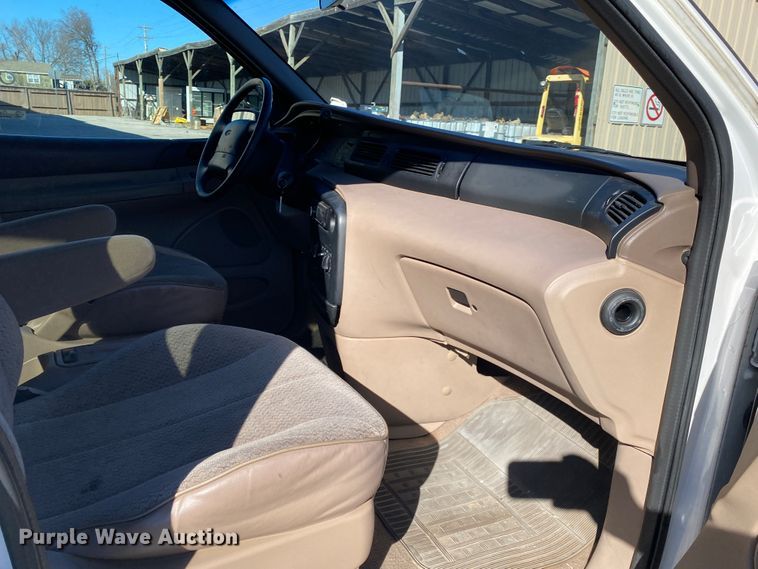 1998 Ford Windstar GL van in Tulsa, OK | Item KE9435 sold | Purple Wave