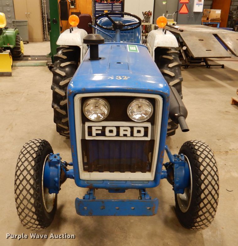 Ford 1500 MFWD tractor in Des Moines, IA | Item KG9947 sold | Purple Wave