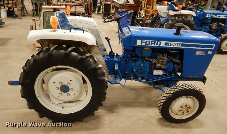 Ford 1500 MFWD tractor in Des Moines, IA | Item KG9947 sold | Purple Wave