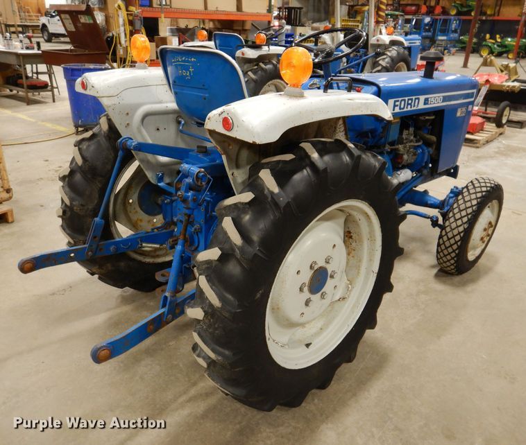 Ford 1500 MFWD tractor in Des Moines, IA | Item KG9947 sold | Purple Wave