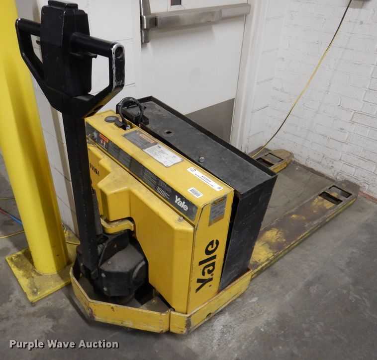 Yale MPB040ACN24C2748 pallet jack in Des Moines, IA | Item KG9954 sold ...